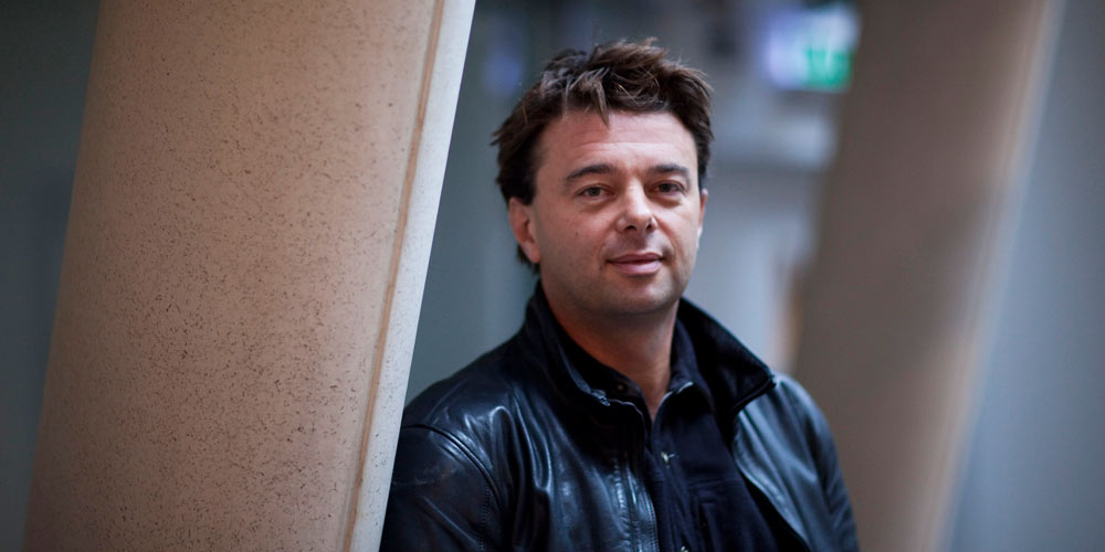 Edward Hall announces his departure from Hampstead Theatre